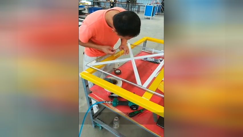 断桥铝推拉门窗的艺术格条如何制作?你不知道的艺术格条制作工艺