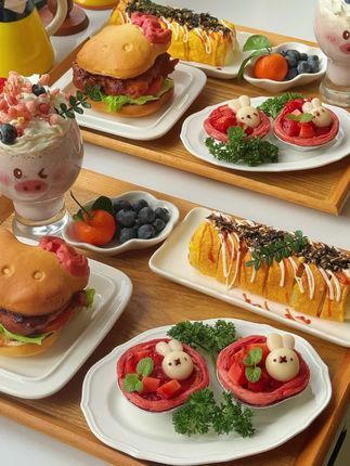小学生仪式感早午餐 今日食谱:kitty猫汉堡+土豆泥厚蛋烧+草莓蛋挞+...