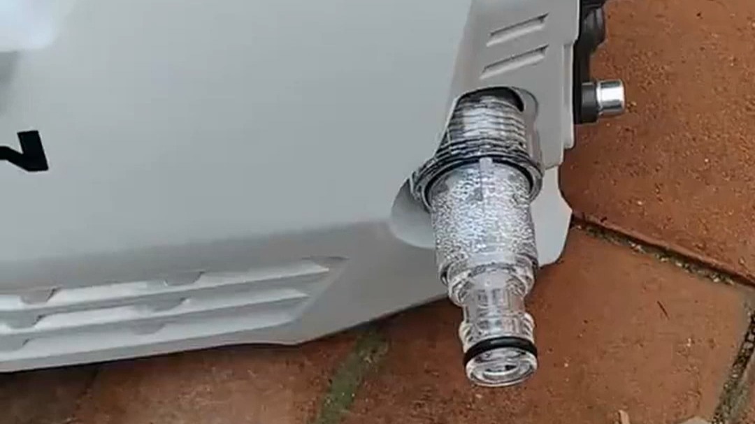 绿田P4家用洗车机,水压强劲,冲洗轻松无压力,日常洗车快又省力,适合...