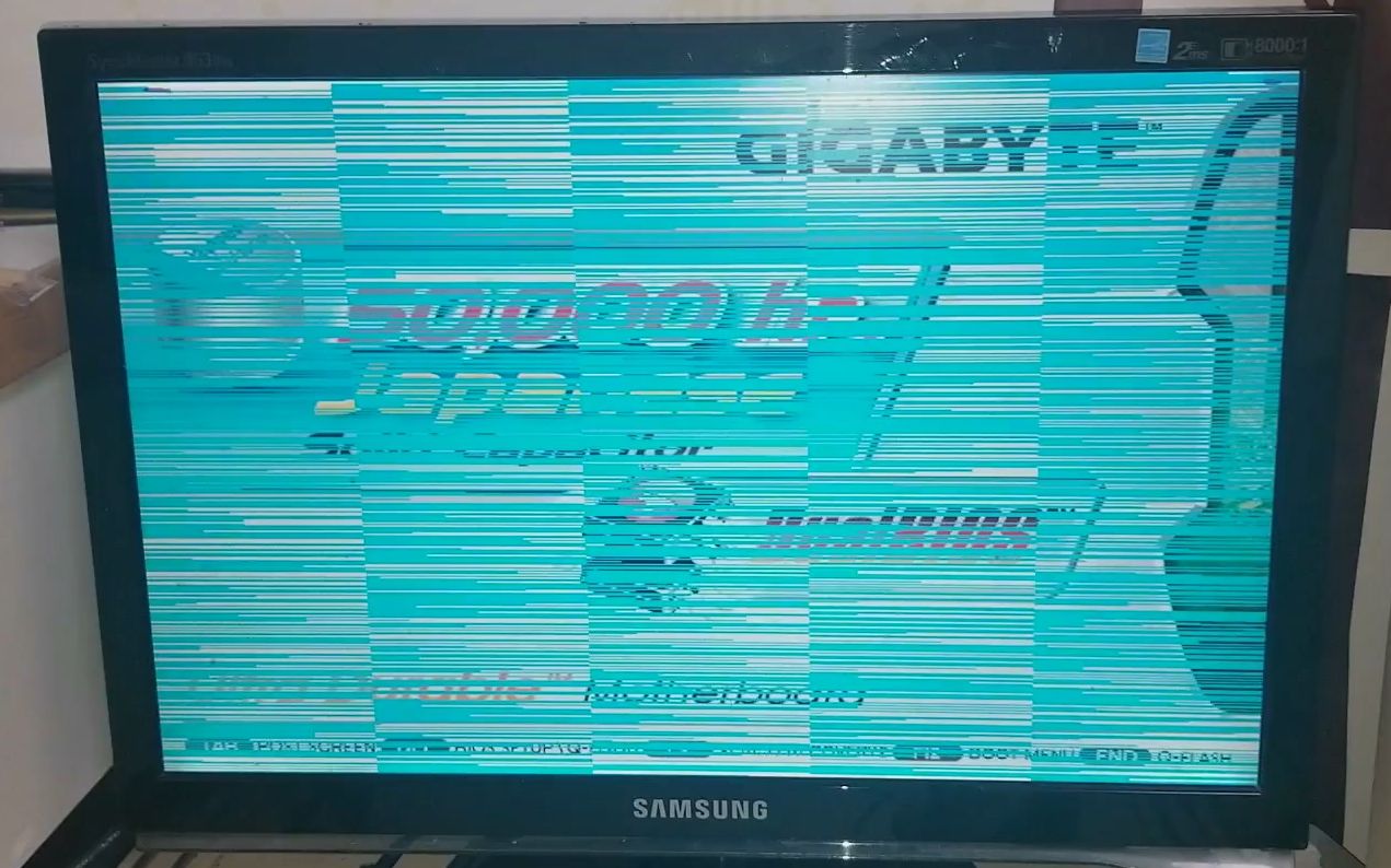 小伙伴的影驰GTX650,开机没显示,大叔把显存全拆了
