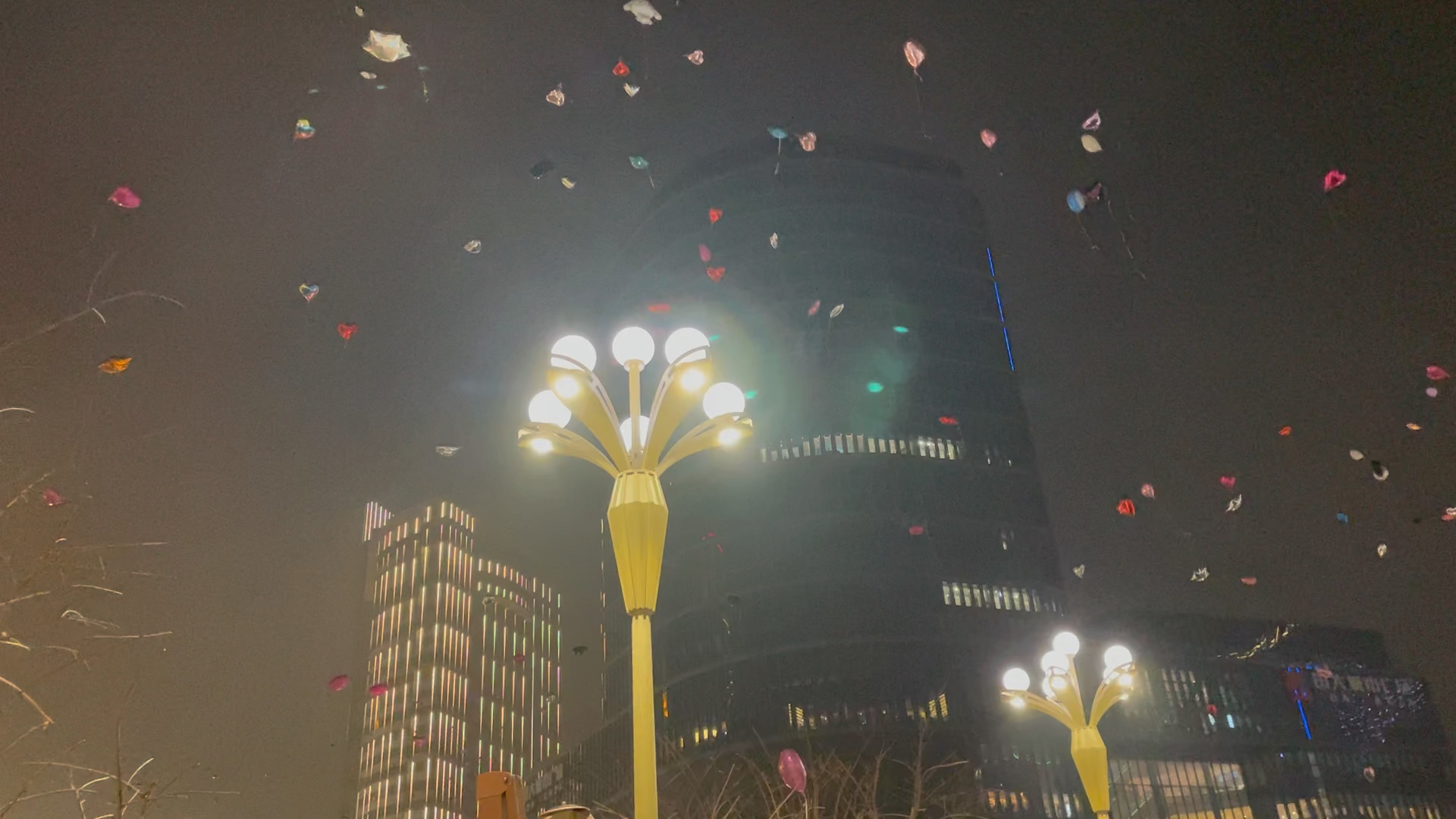 2024杭州武林广场跨年,倒计时也有人抢跑?
