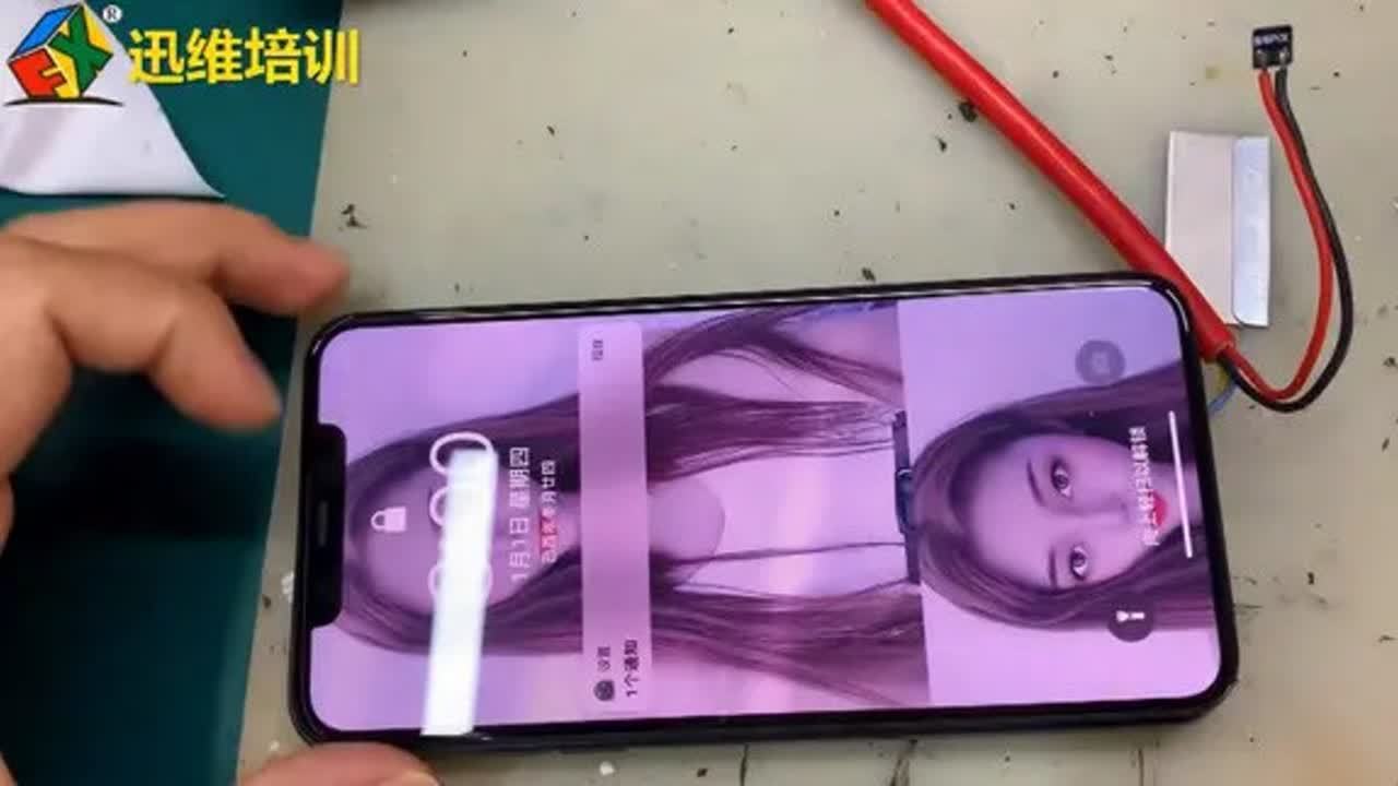 .Pro Max手机黑屏不显示,竟是屏幕这坏了,找.