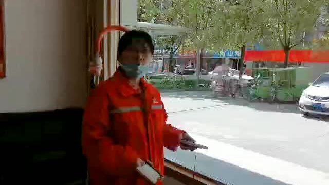 小蜜蜂家政擦玻璃的使用方法,希望对爱做家务的朋友,亲人