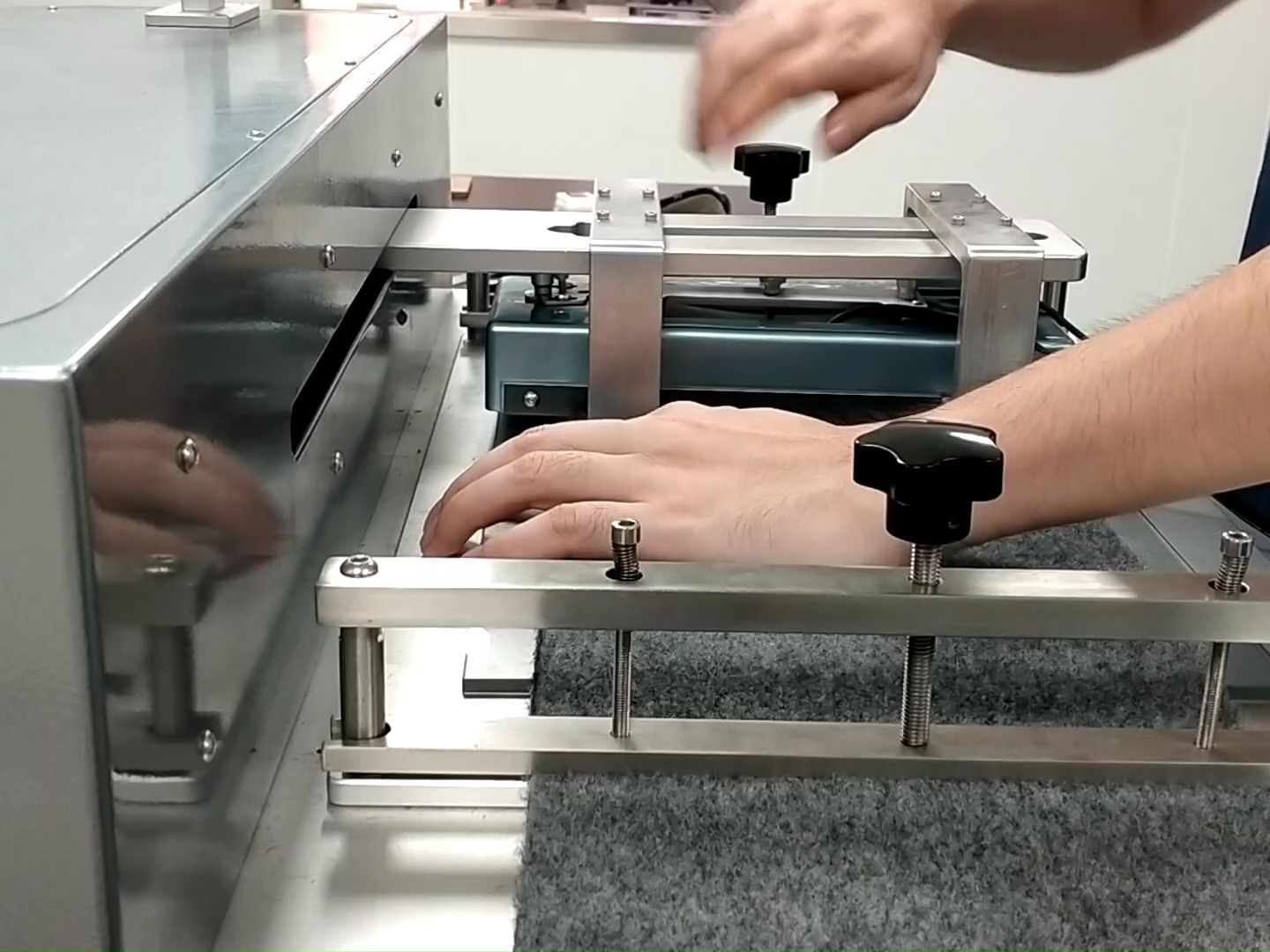刺痒感测试仪 织物刺痒感的测定 振动音频分析法 三工匠仪器 操作视频