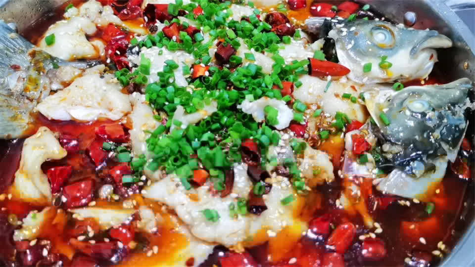 这才是水煮鱼的正确做法,大厨详细讲解,鱼片滑嫩无腥味