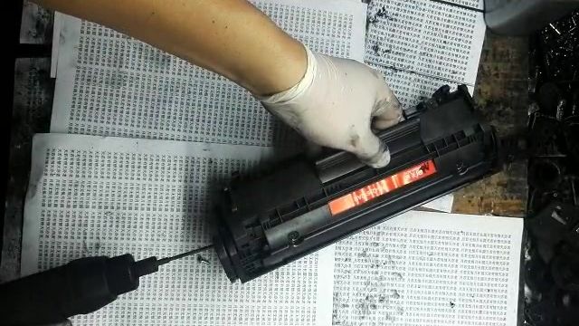 Q2612A硒鼓加粉视频