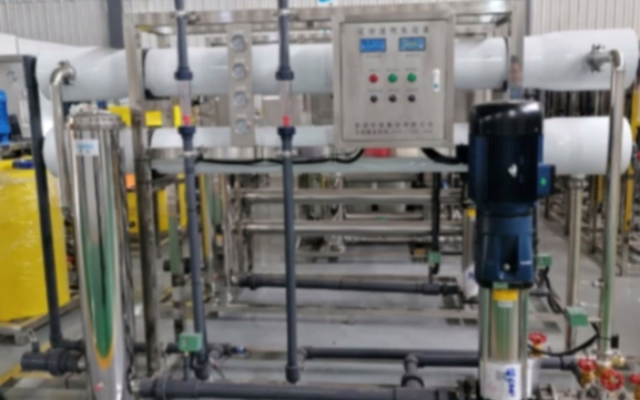 化工超纯水设备助力企业提高经济效益!化工生产企业通过使用纯水...