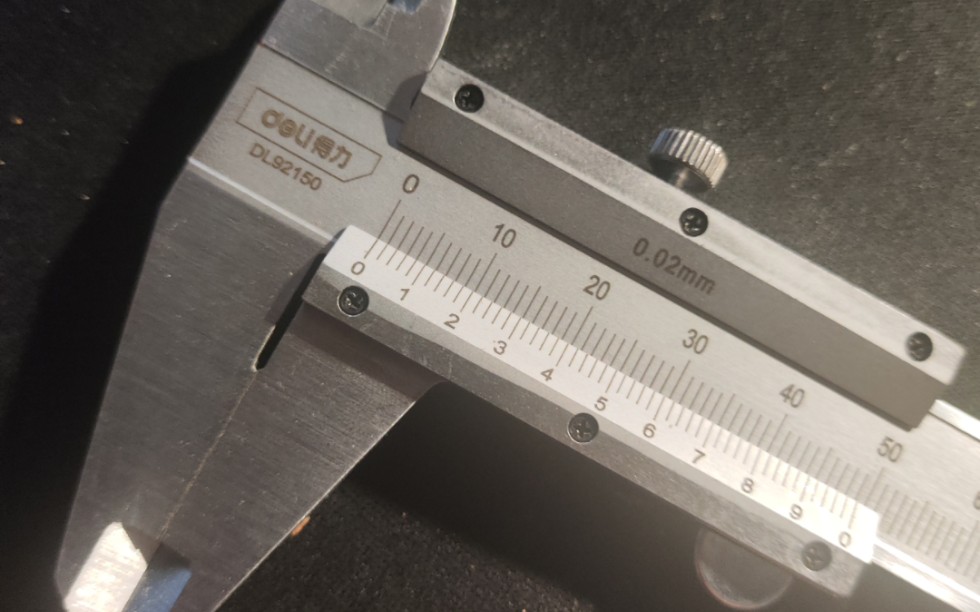 游标卡尺确实不用估读哈