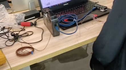 和客户安装控制软件,用PC导数据,GL240/220的数据记录仪