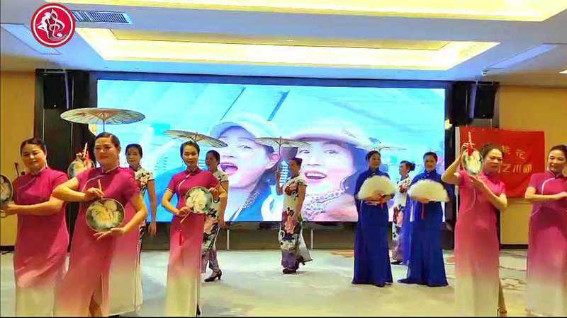 旗袍秀表演《风筝误》表演者:贵港市山桃花合唱艺术团