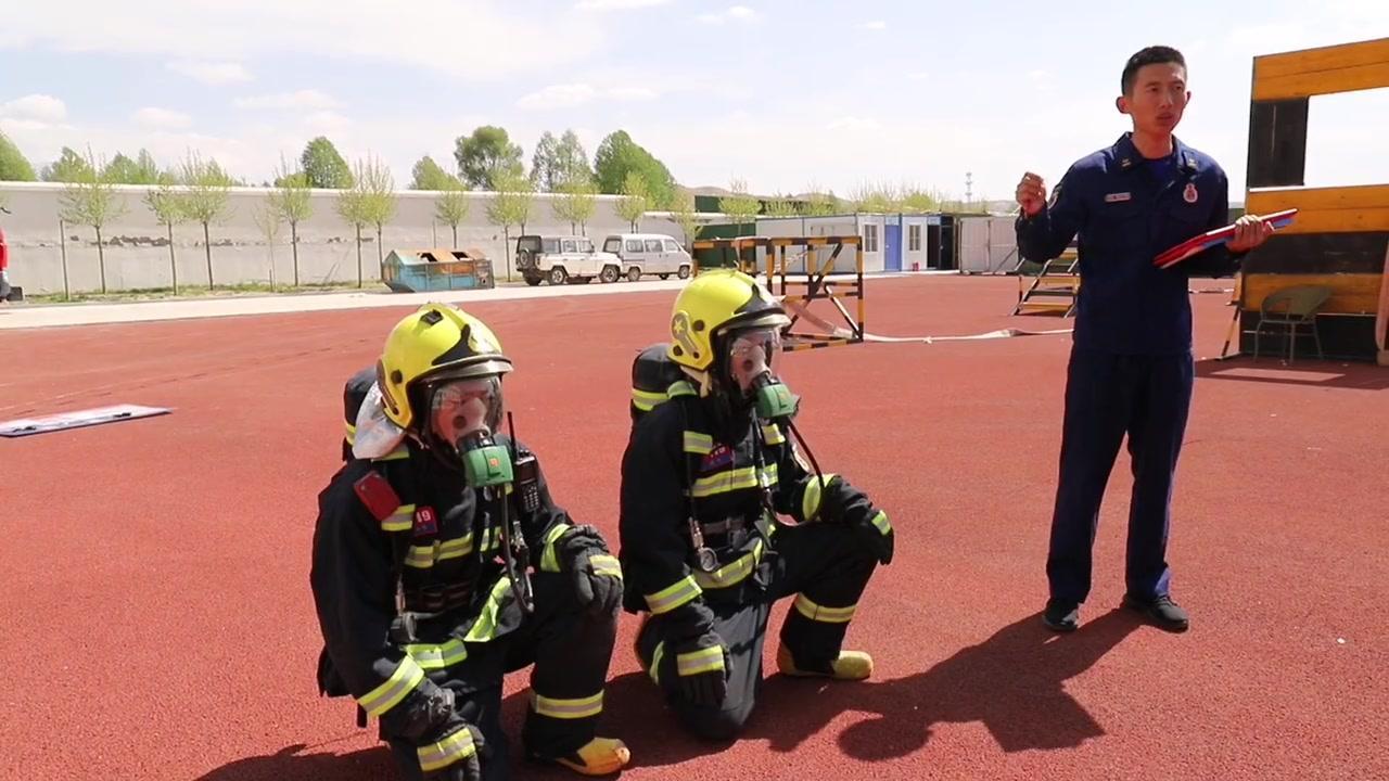 安全员、紧急救援小组培训班系列报道(一)强化安全意识提高避险能力-.