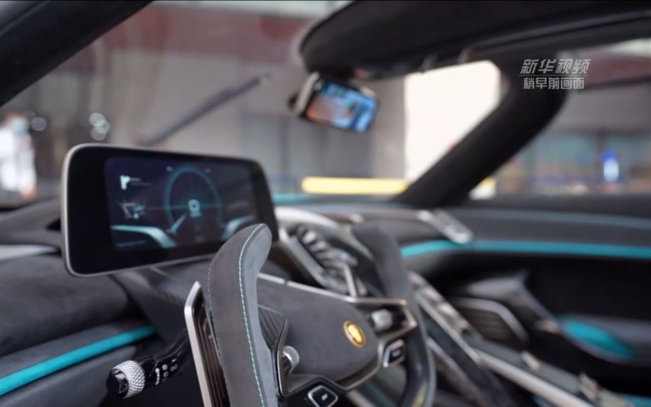 无人驾驶、全息影像、酷炫跑车——带你体验不一样的“红旗”车