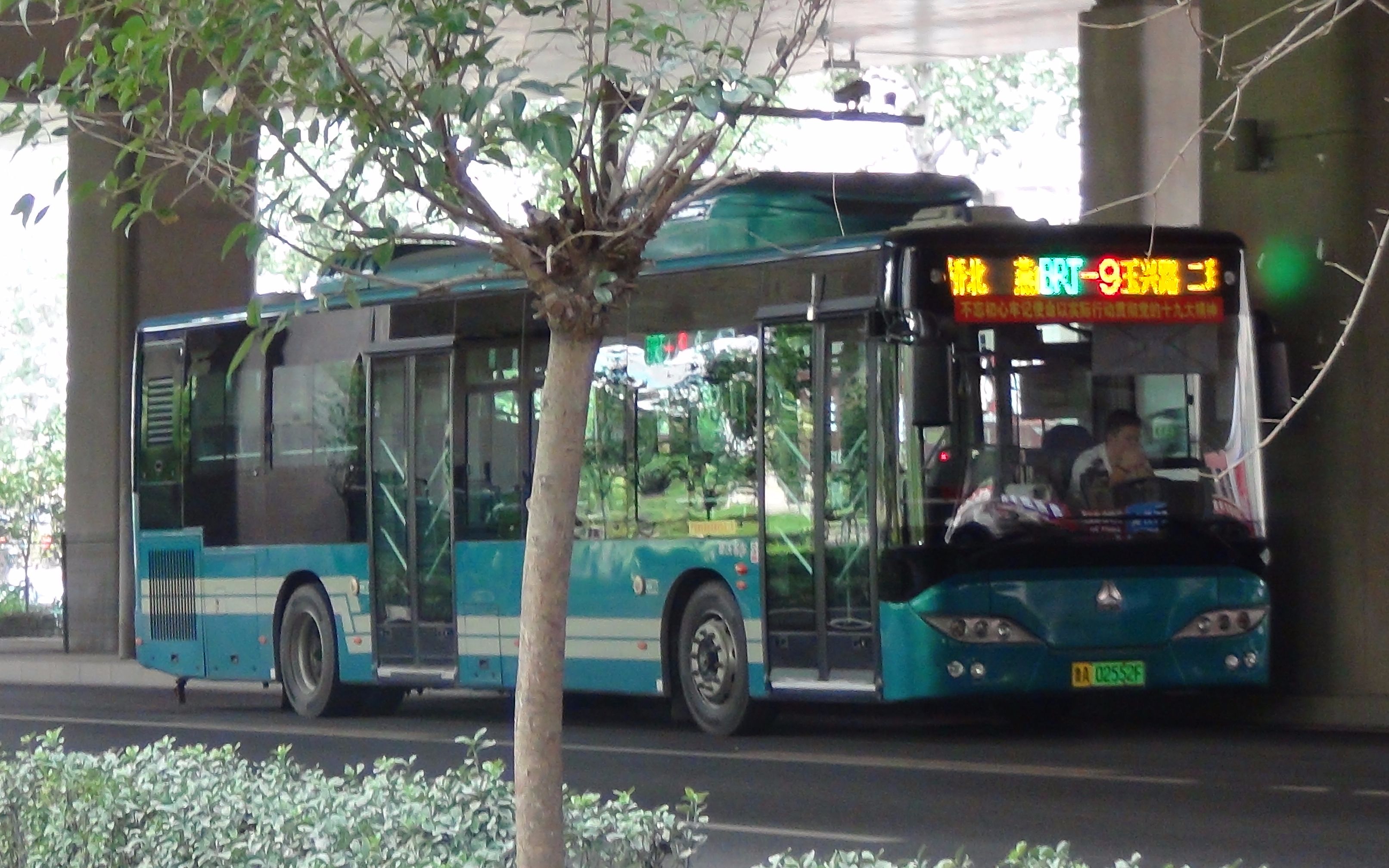 【穿越隧道的小精灵】济南快速公交(BRT)9号线(燕山立交桥北→二环...
