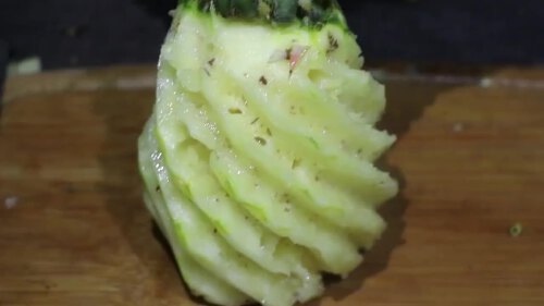 自己在家也能削出一个漂亮完整的菠萝,瞬间觉得多了一门新手艺!