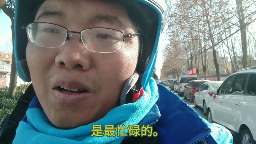 外卖小哥骑手的一天,看是如何工作和派送餐饮商户线上的订单的。