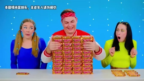 1到100的美食大比拼:小伙不务正业,竟用巧克力棒搭建房子