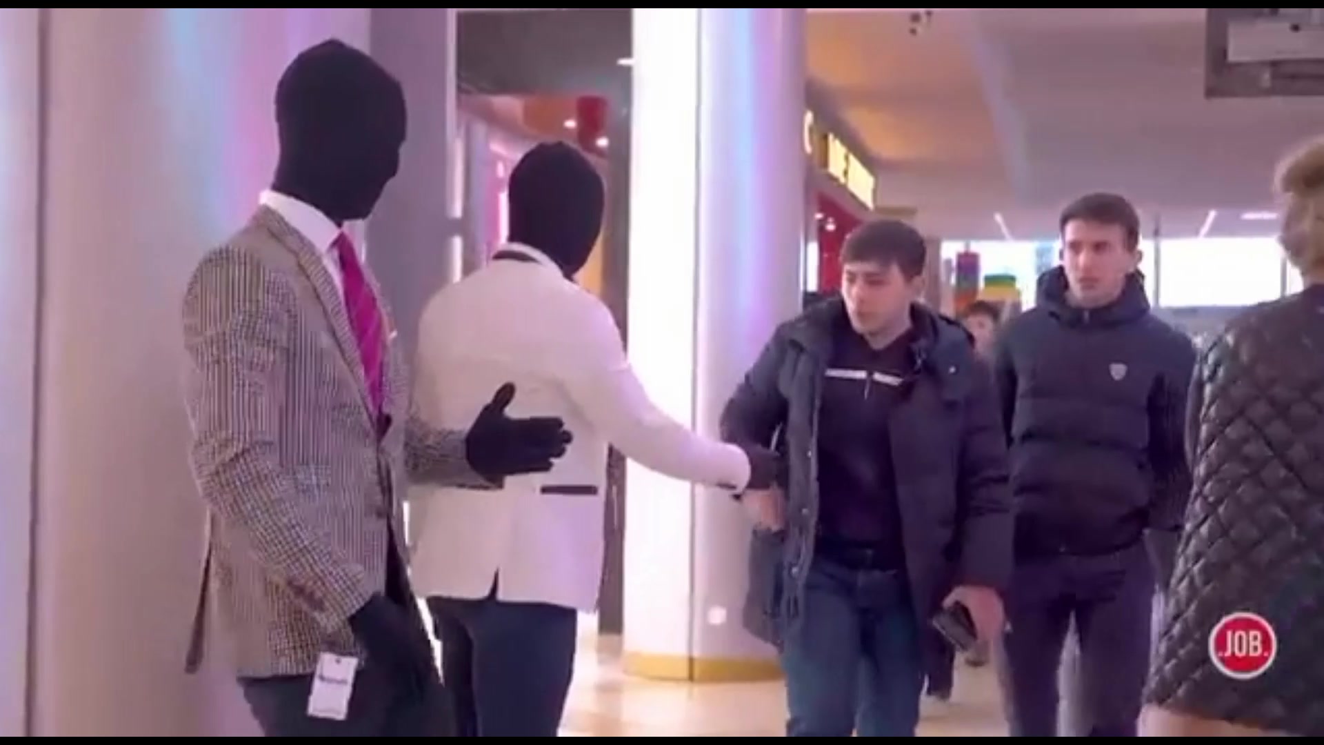 [俄罗斯恶作剧] 商场扮成假人模特惊吓路人