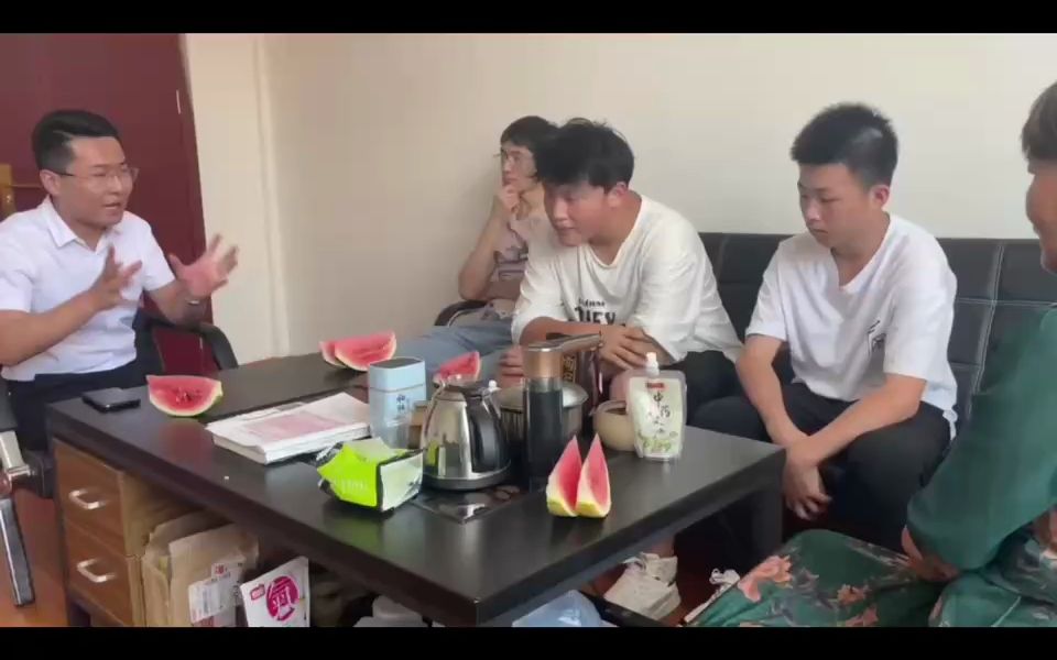 江西省中考分数已出,很多家长前来鹰潭九龙职业中专学校咨询报名