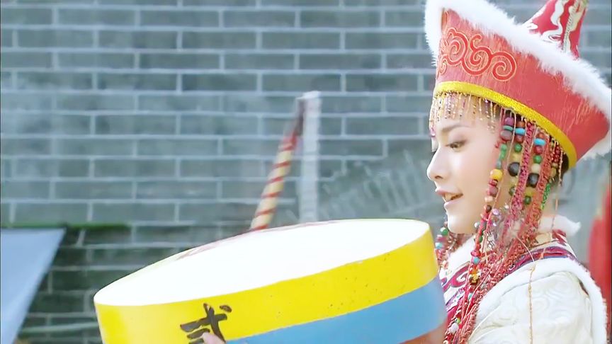 塞娅公主挑战小燕子,会扯铃有什么了不起,有本事比赛打陀螺!