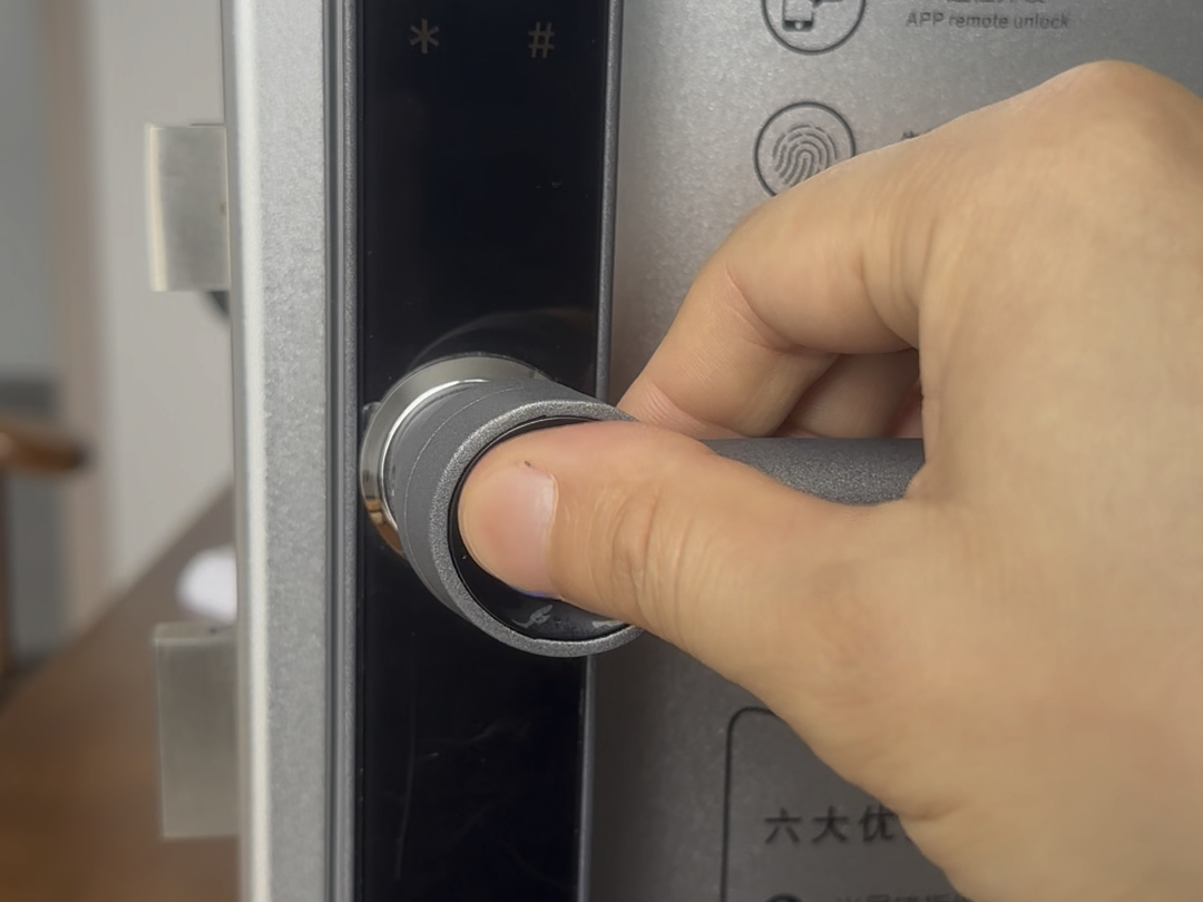 涂鸦智能 断桥铝指纹锁
