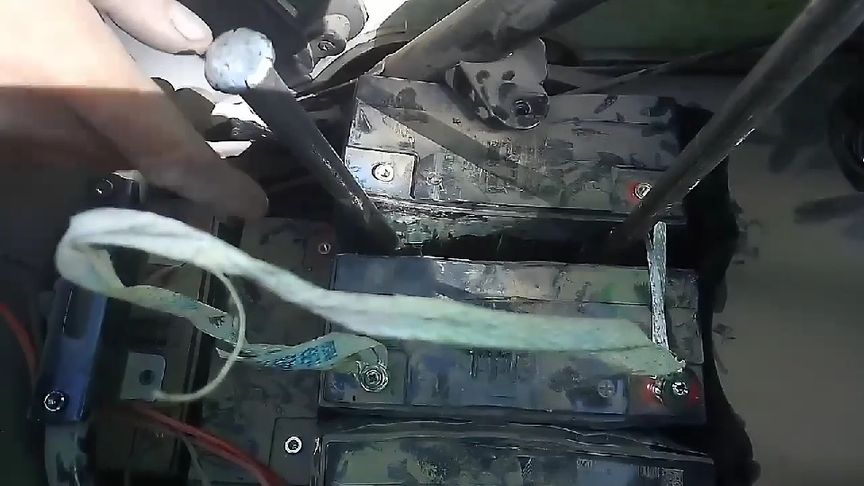 大功率的充电器就能把电动车电池充成这样,顾客还说是电池的问题