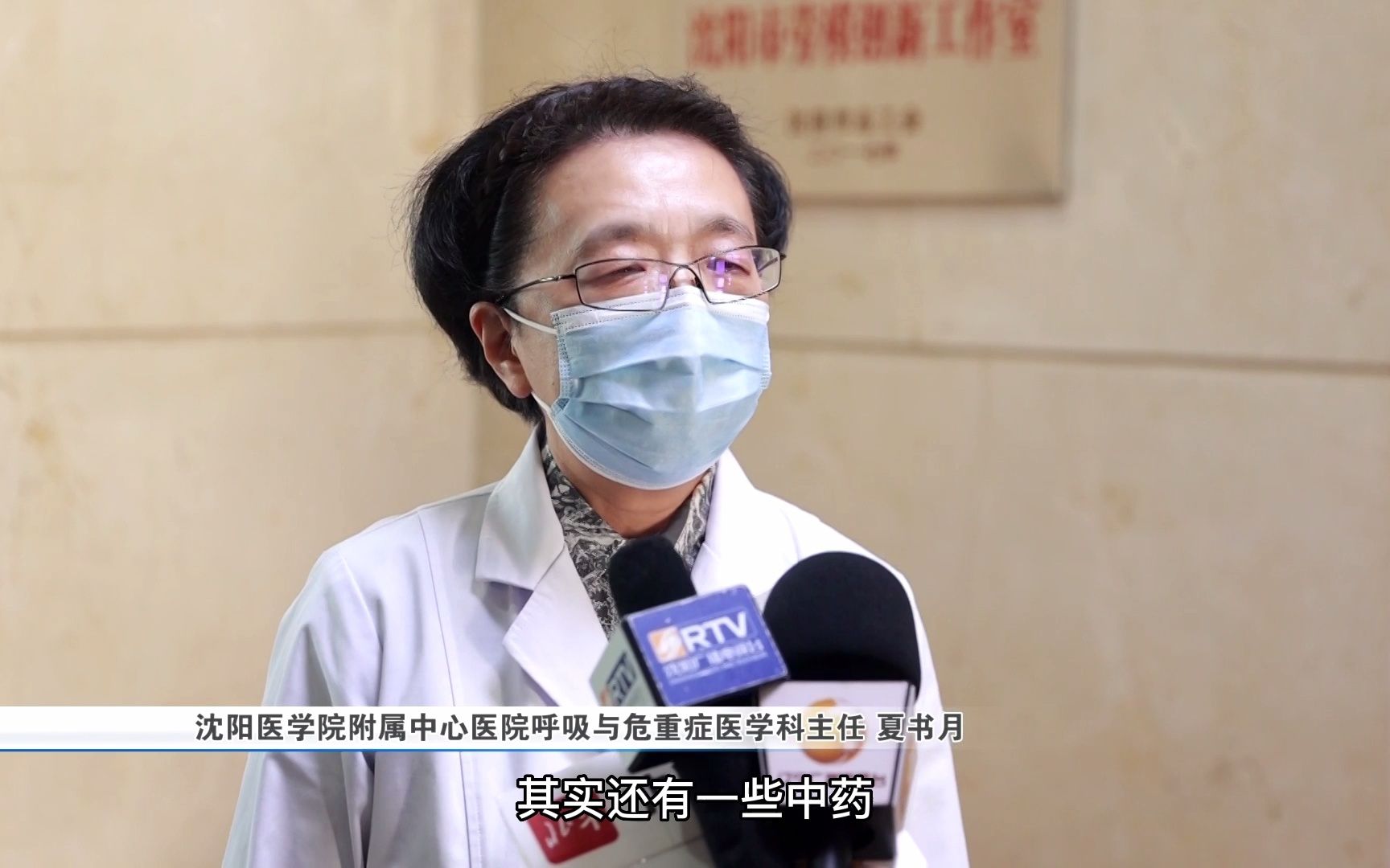 感染新冠有哪些症状?如何应对?何时就医?医生1分半给你说明白