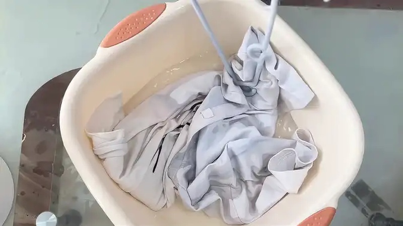 只能干洗的衣服怎么在家洗?