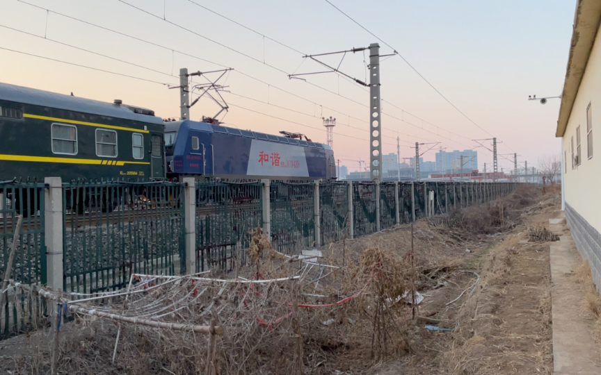 沈局沈段HXD3C—0438牵引K347次列车(沈阳北—温州)出沧州站