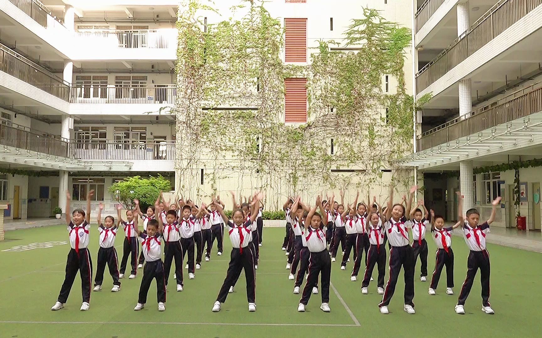 校园集体舞《你笑起来真好看》滨海小学集体版