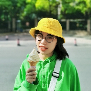 设计师三三 