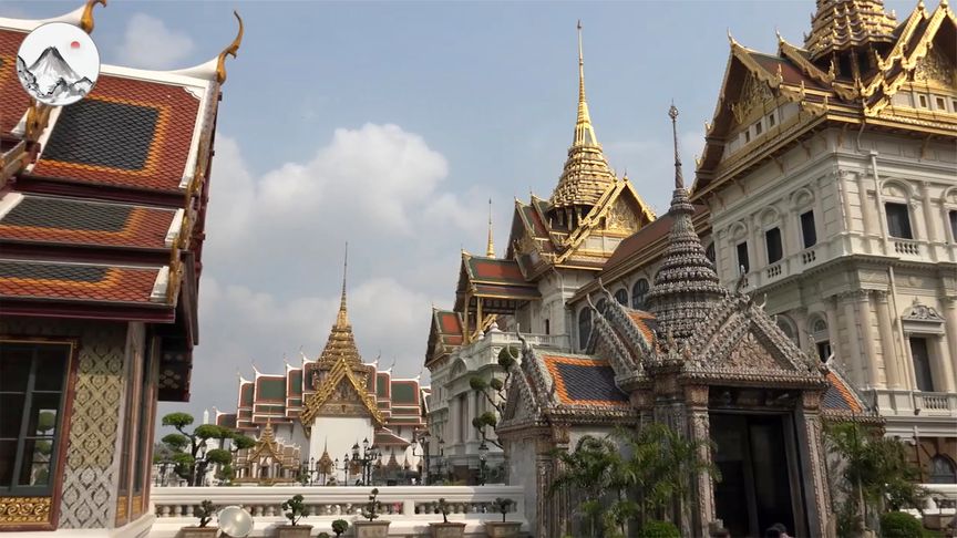 金碧辉煌的泰国曼谷玉佛寺和大皇宫,足以见得它的地位之高!