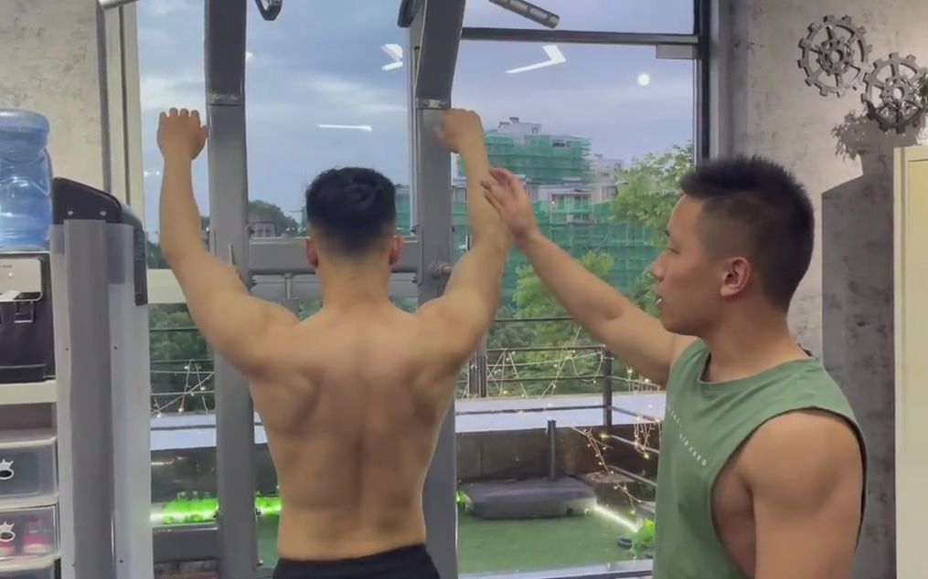 【健身器材讲解】健身房器材使用-引体向上