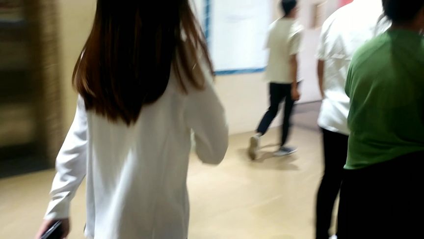 小伙教你下班时如何快速坐电梯,方法很简单,一学就会!