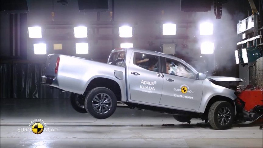 2018款X-Class最新碰撞测试,看看奔驰皮卡安全性如何?