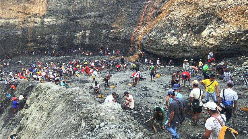 深入缅甸翡翠原石矿区,看缅甸人如何一个小锤子发家致富!