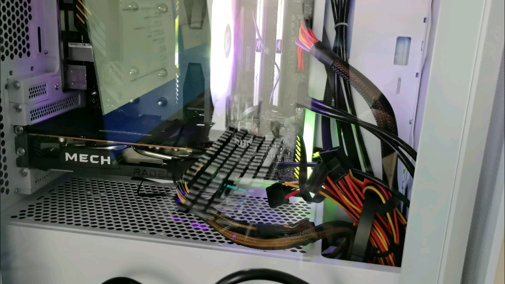 下载PS打开提示GPU不可用,后面一顿乱操作更新又正常了,第二天开机...