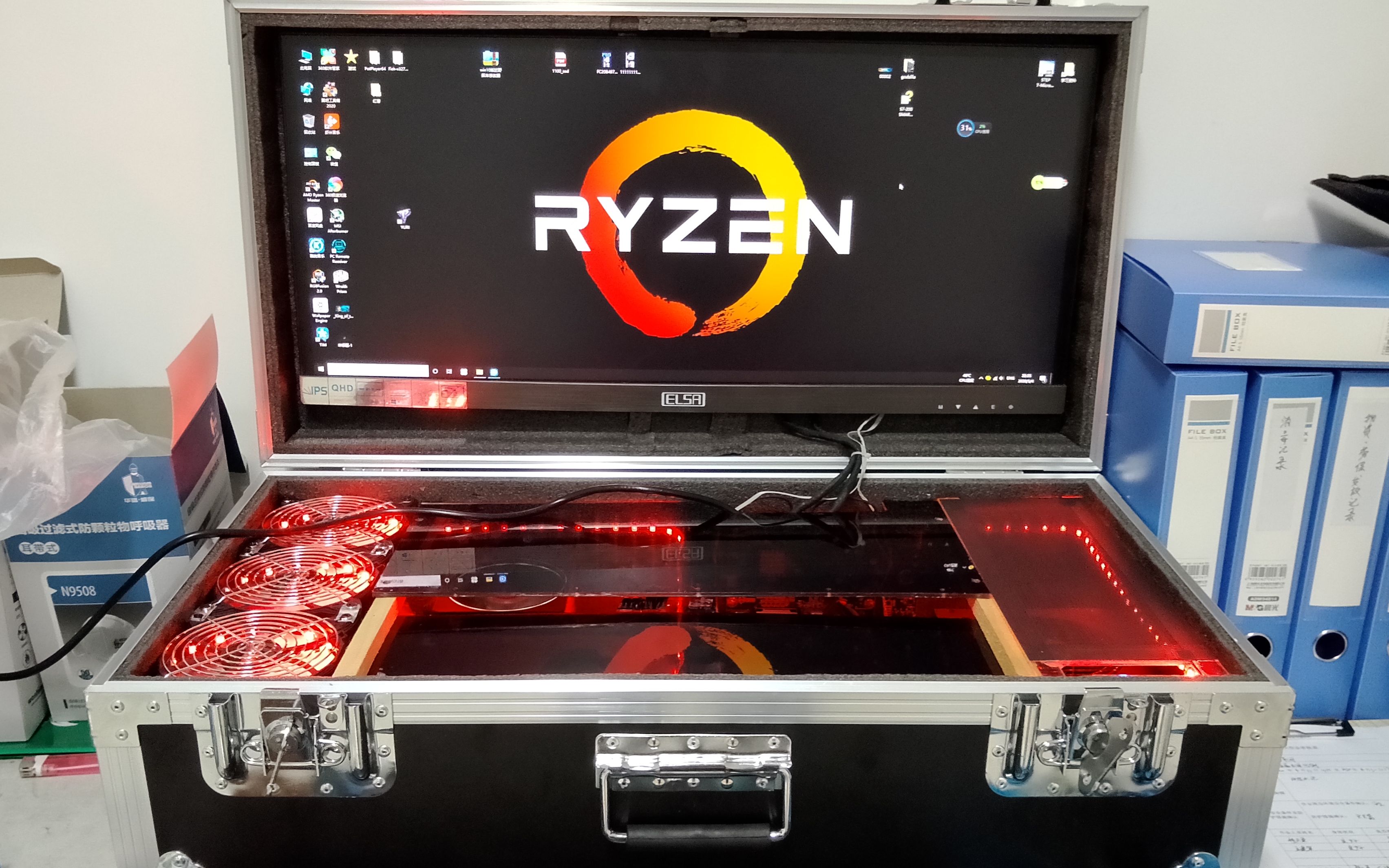 用手提箱也能做机箱?——手提电脑