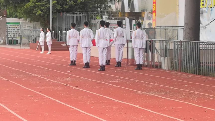 分享一下学生的升旗礼