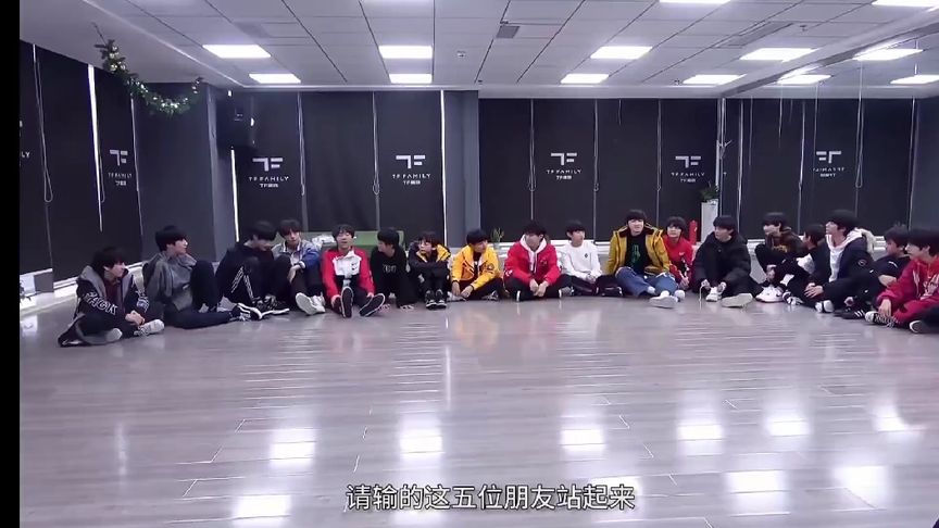 TF家族三代与二代玩游戏,小张张果真是大家的快乐源泉!