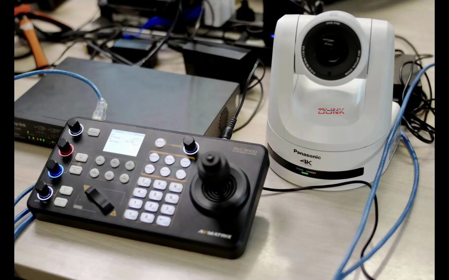 使用avmatrix迈拓斯摄像机控制键盘PKC3000,控制松下Panasonic 4K...