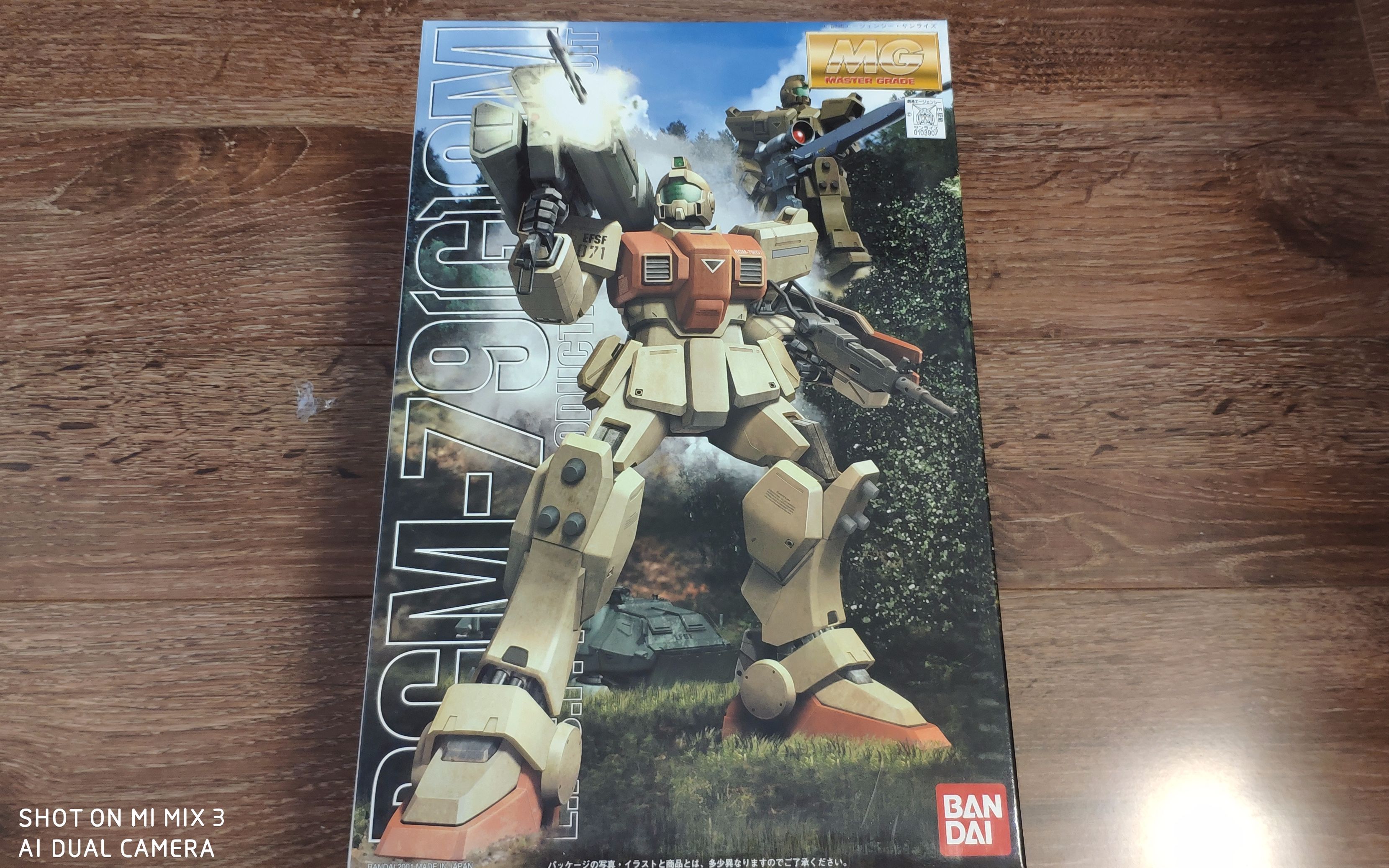 【呆毛开箱】外甲颜色有毒!万代MG陆战吉姆模型开箱