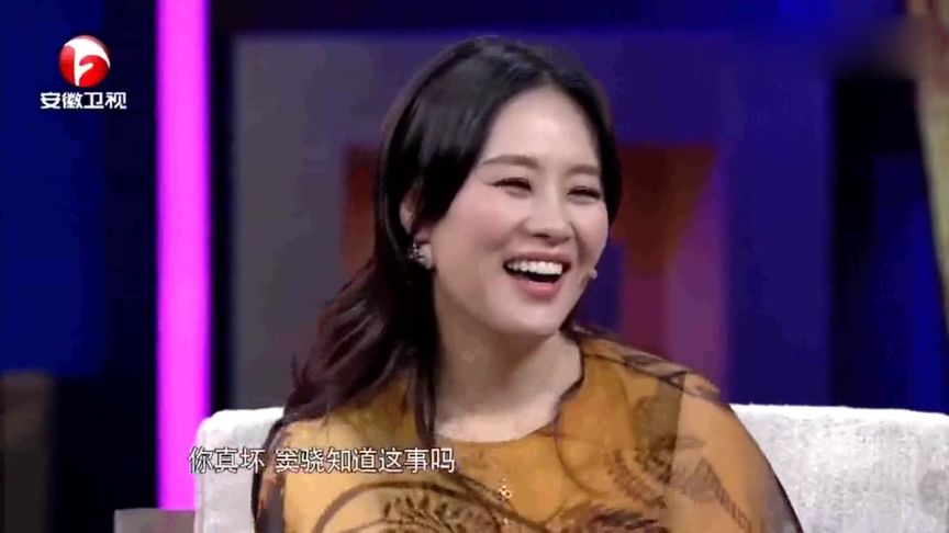 邬君梅爆料愚人节跟老公开玩笑骗他,老公立马视频查岗,太逗了