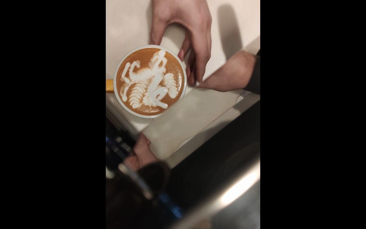 ߦ�自学拉花组合图一月有余,旺旺的『独角兽』?