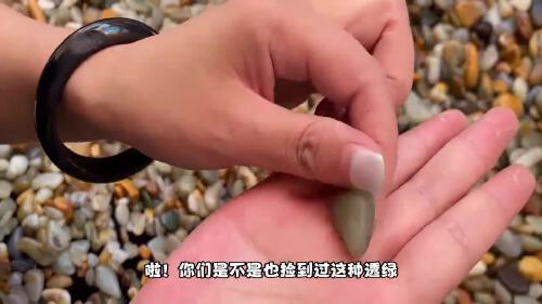 海边惊现巨型“玻璃翡翠”,走近一看所有人都惊呆了!