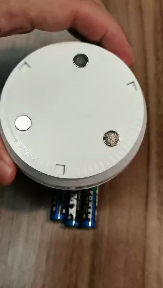 感应灯装电池方法