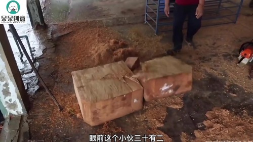 小伙学木雕十年,别人雕龙刻凤,他却潜心研究木雕美女!