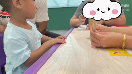 一句及时的表扬,一次贴心的鼓励对孩子来说,是无形中建立的积极