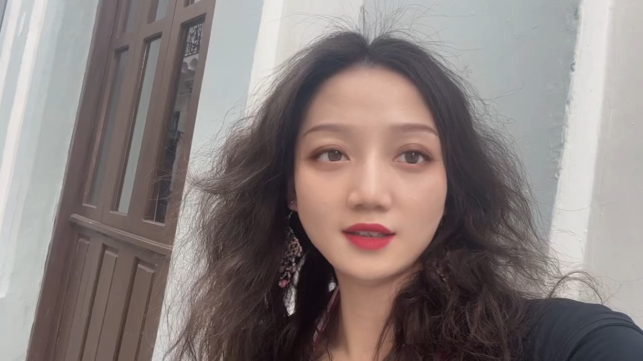 成都妹子在古巴旅行,发现当地人月收入不到100元,国营供销社价格低却...