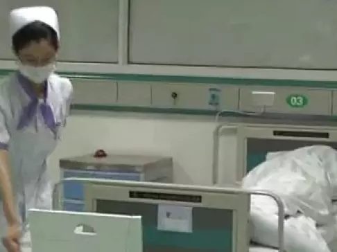 小白衣——护理操作:卧床病人更换床单法(胡艳操作)