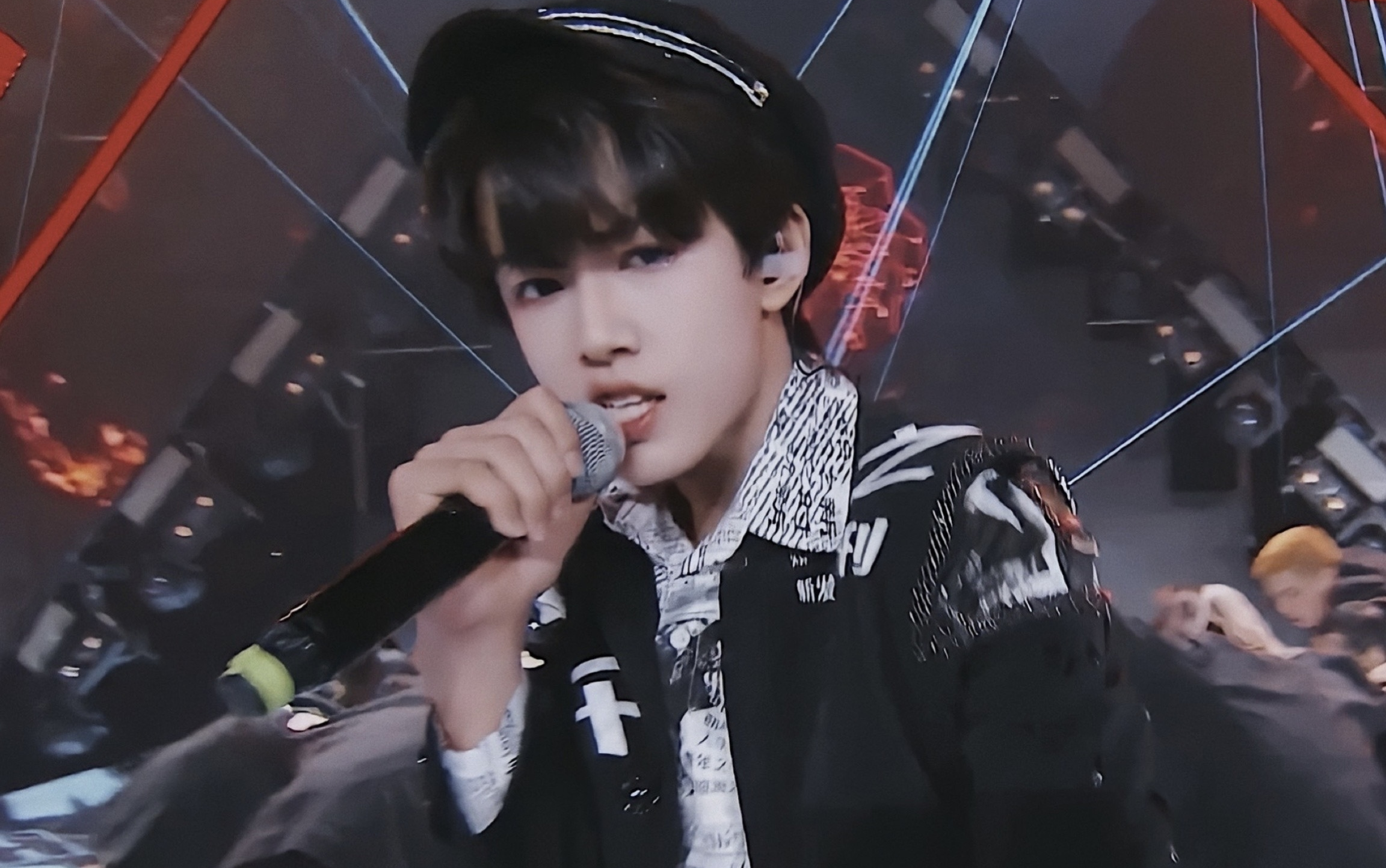 【张极】绝美比例迈入人心 神级怒音火辣现场!TF家族三代练习生《...